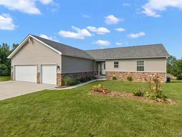 3902 MIO DR, LAKE ORION, MI 48359 Single Family Residence For.