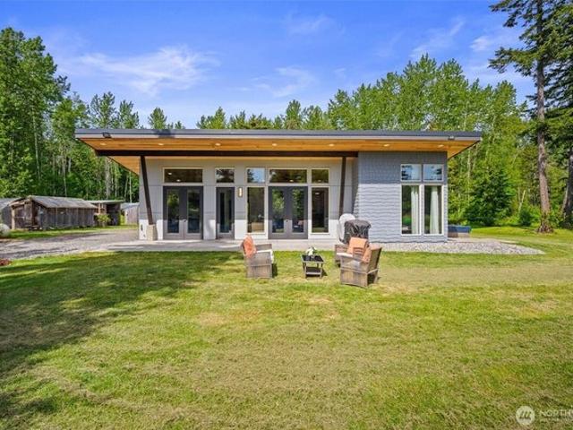3902 Bay Rd, Ferndale, WA 98248