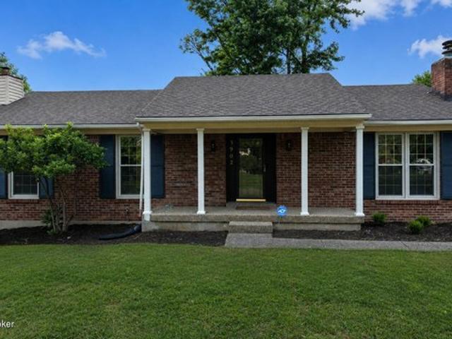 3902 Bristol Oaks Dr, Jeffersontown, KY 40299