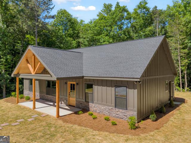 390 Champayne Trail