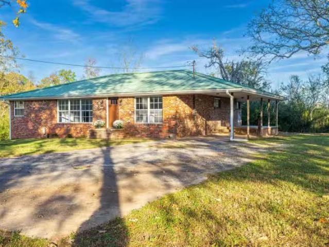 390 ALLEN LOOP, TUSCUMBIA, AL 35674 Single Family Residence Fo.