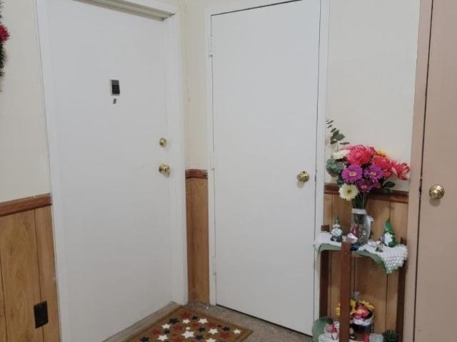390 B Lake Shore West # B