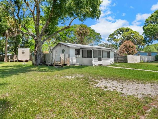 390 Baysinger Ave, Fort Pierce, FL 34982