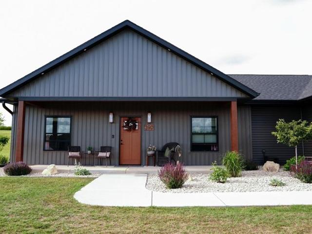 390 Badger Ave, Mondovi, WI 54755