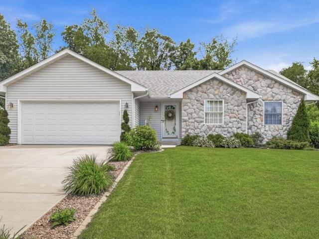 390 Garrison Dr, Lake Geneva, WI 53147