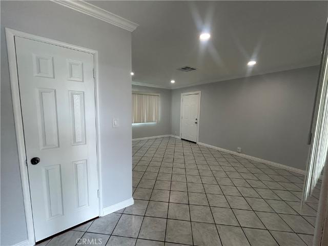 390 E Carter