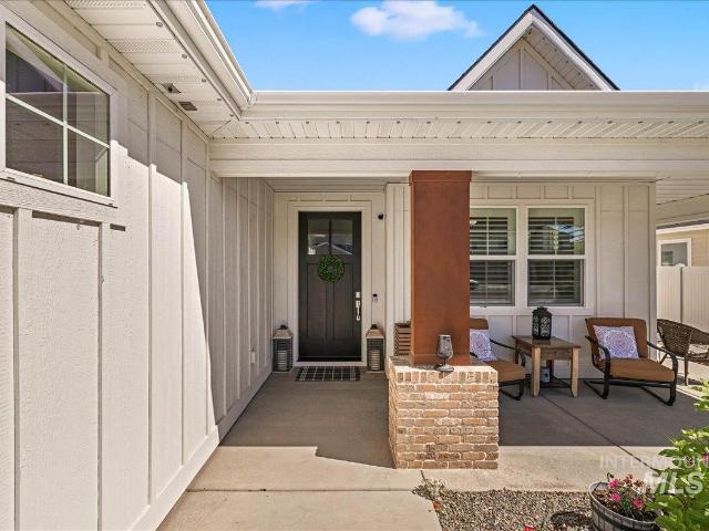 390 Fox Lantern Ct