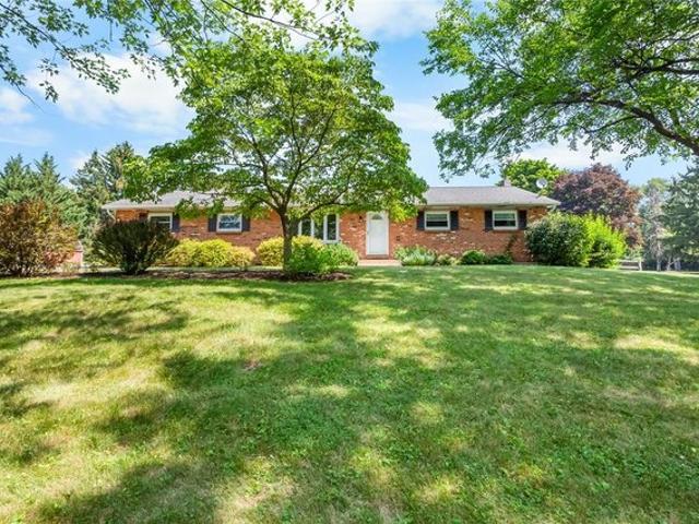 390 Oxford Cir, Moore Township, PA 18014