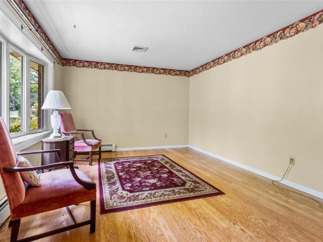 390 Oxford Circle