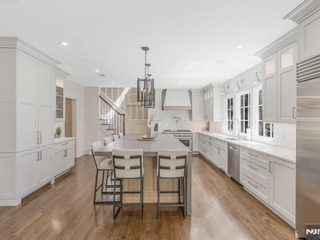 390 Lavelle Court