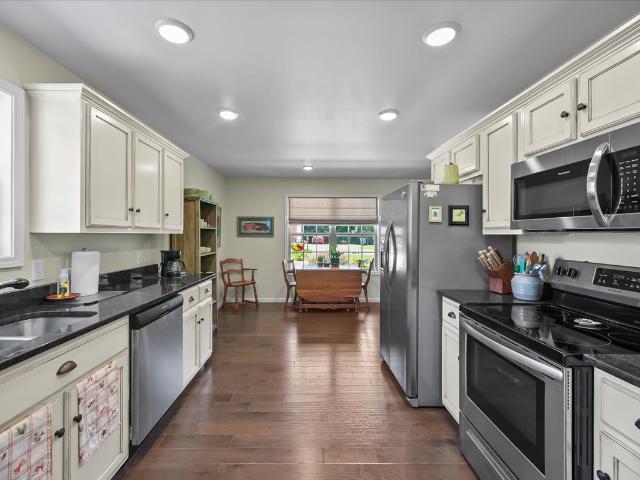 390 Marys Ln