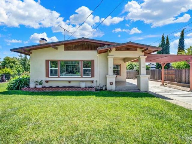 390 S 3rd St, Dixon, CA 95620