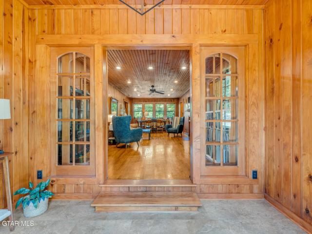 390 Pennington Lake