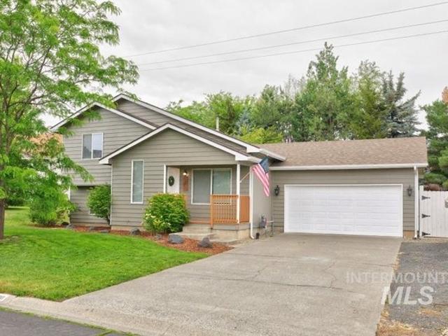 390 Quail Run Dr, Moscow, ID 83843