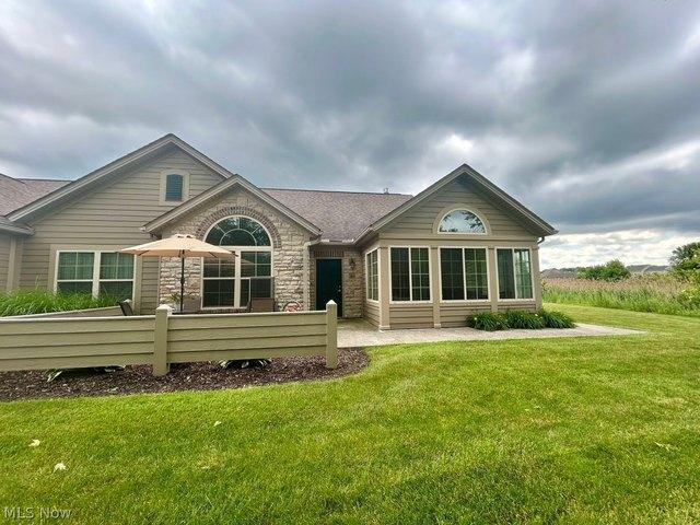 390 Quarry Lakes Dr, Amherst, OH 44001