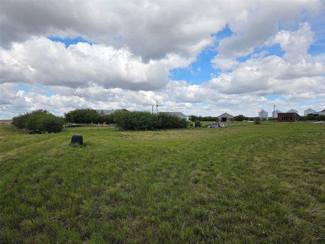 390 W Comwell Rd, Brady, MT 59416
