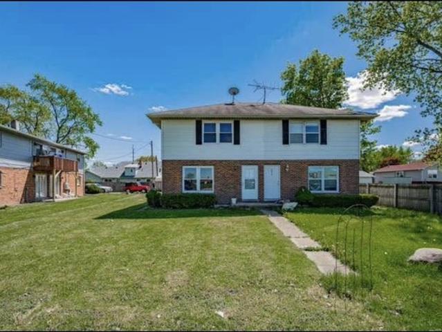 390 W Indian Trl, Aurora, IL 60506