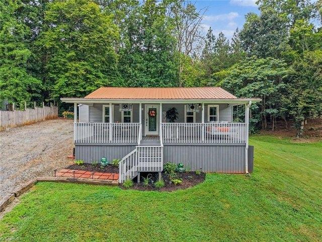 390 Woodhaven Shores Dr, Lexington, NC 27292