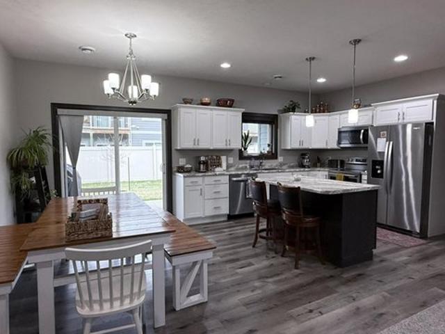 3914 E Brewster St, Sioux Falls, SD 57108