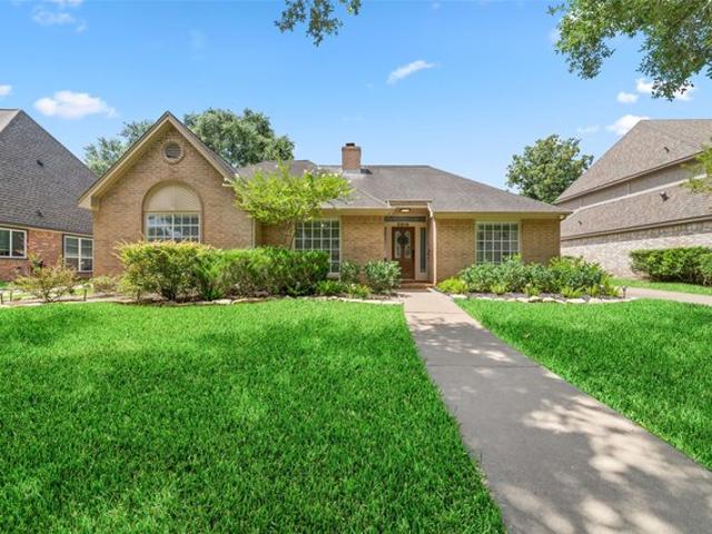 3914 Felicia Dr, Sugar Land, TX 77479