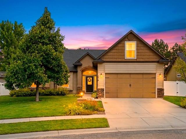 3914 S Raintree Dr, Nampa, ID 83686