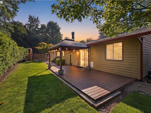 3914 se douglass ct