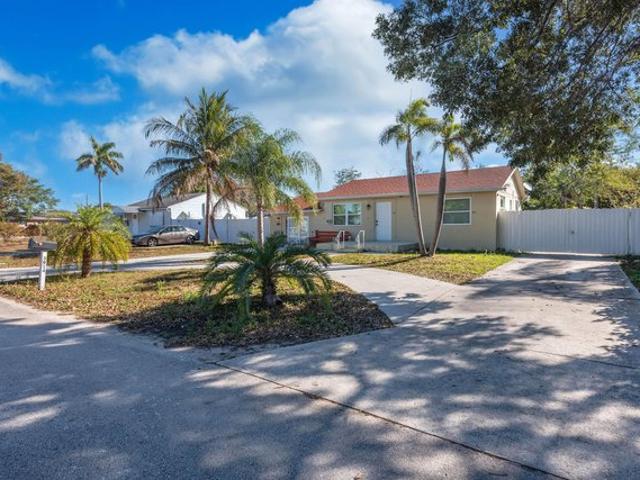 3914 Serubi Ave, Palm Springs, FL 33461