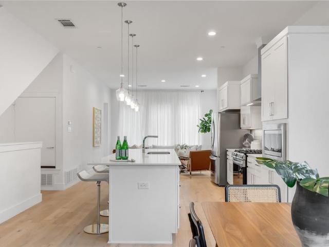3915 N Hall St 305, Dallas, TX