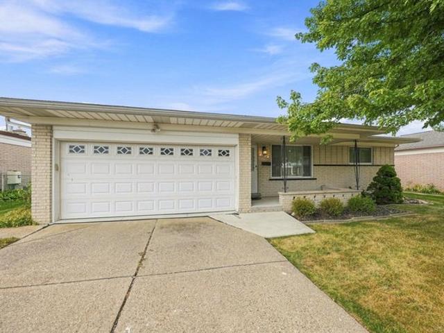 3915 Nowak Dr, Sterling Heights, MI 48310