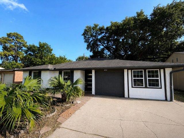 3915 Heatherbrook Dr, Houston, TX 77045