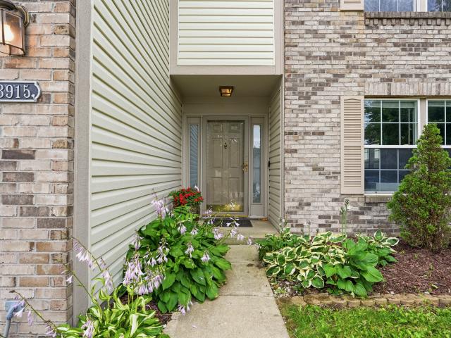 3915 Rosefinch Circle