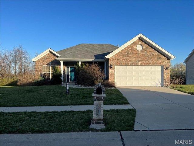 3916 Albers Pointe Dr, Florissant, MO 63034