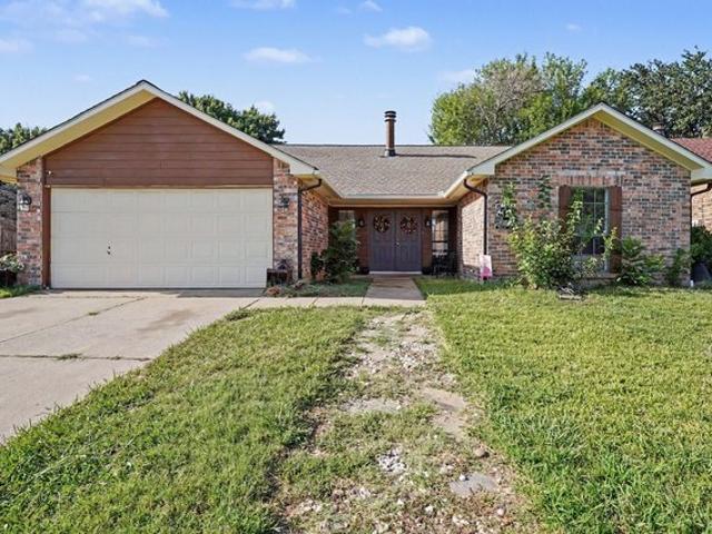 3916 Longmeadow Way, Fort Worth, TX 76133