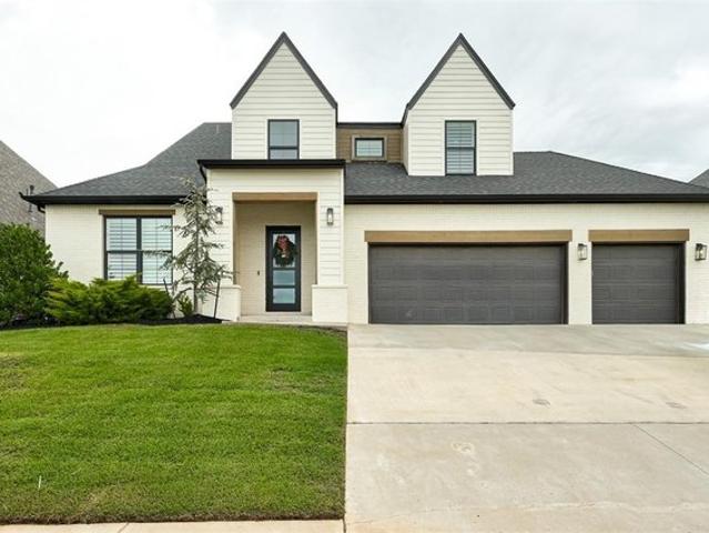 3916 Stone Hill Ln, Edmond, OK 73034