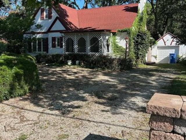 3916 SW 19th St, Topeka, KS 66604