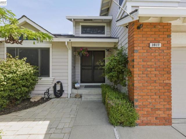 3917 Warbler Dr