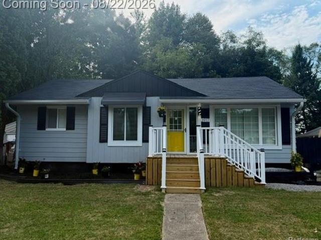 3917 Winona St, Flint, MI 48504