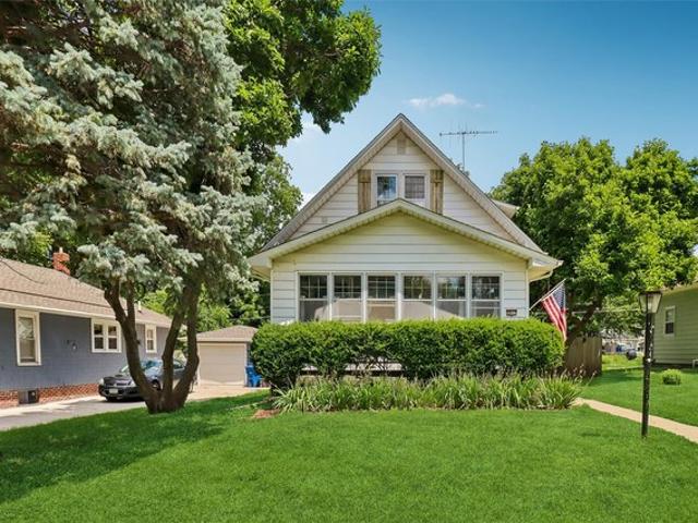 3917 11th St, Des Moines, IA 50313