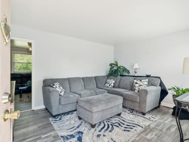 3918 Crouch Dr