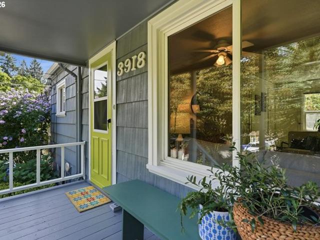 3918 SW Cullen Blvd, Portland, OR 97221