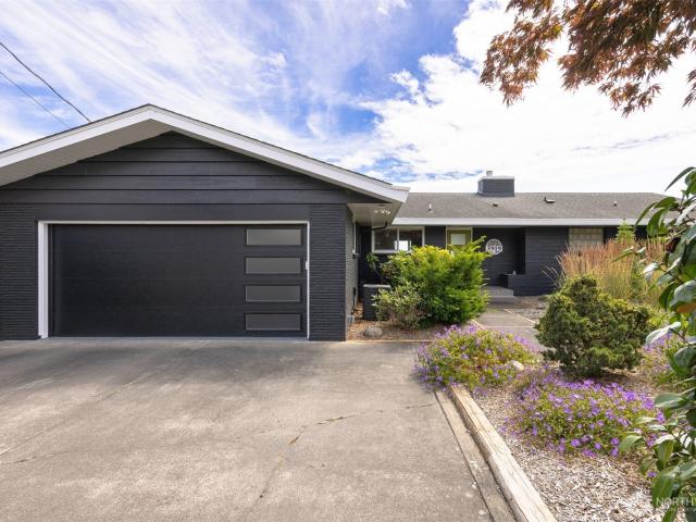 3919 Cliffside Drive