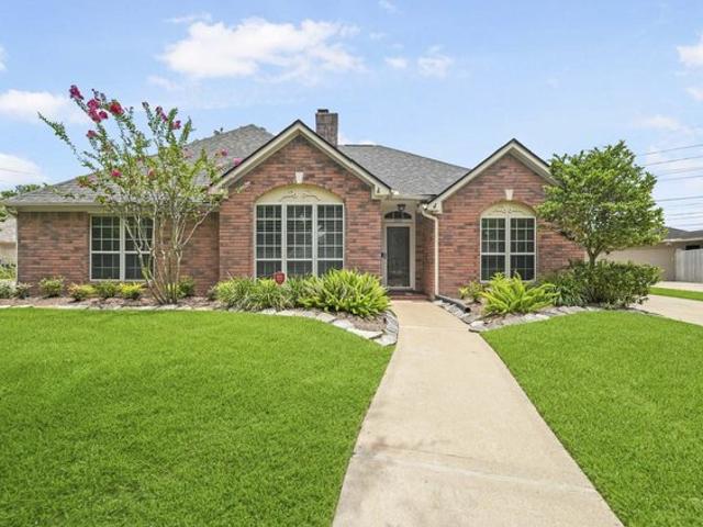 3919 E Wisteria Cir, Sugar Land, TX 77479