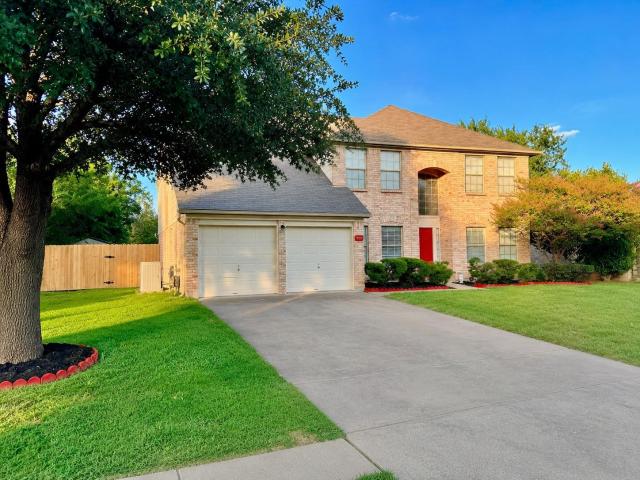 3919 Eagles Nest St