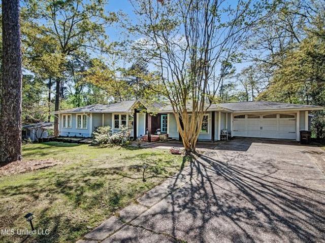 3919 Pinewood Dr, Jackson, MS 39211