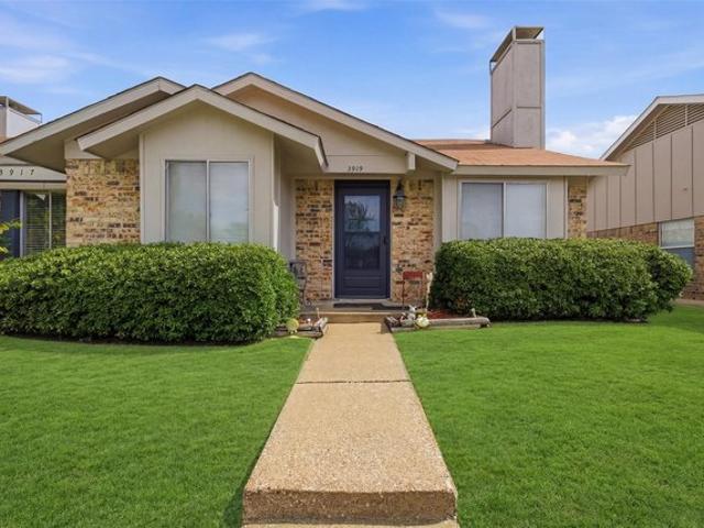 3919 Queens Ct, Garland, TX 75043