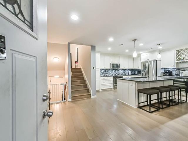 3919 Sunrise Dr, La Porte, TX 77571