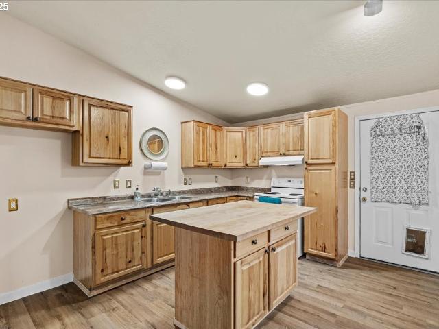 39100 NW Pacific Hwy, Woodland, WA 98674 | MLS #460979 | Compass