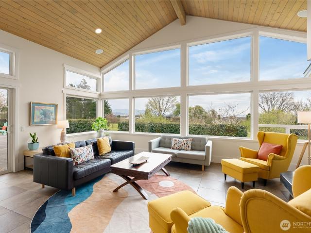 3910 Cliffside Drive