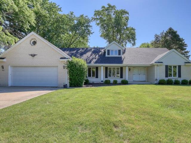 3910 Fresno Rd, Brookfield, WI 53045