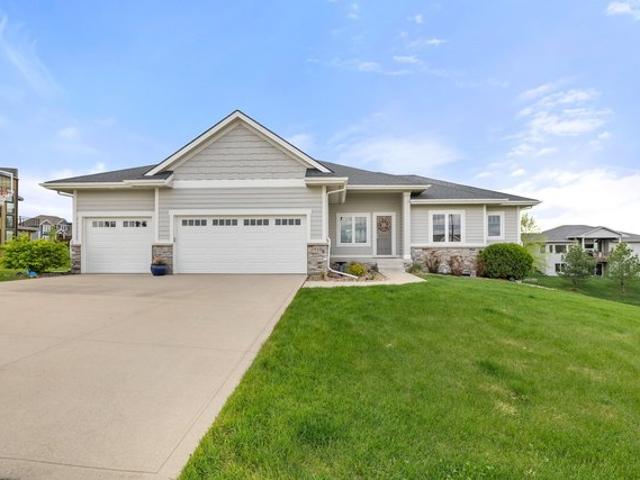 3910 Wildwood Ct, Waukee, IA 50263